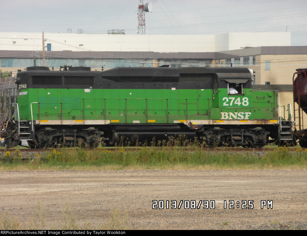 BNSF 2748
